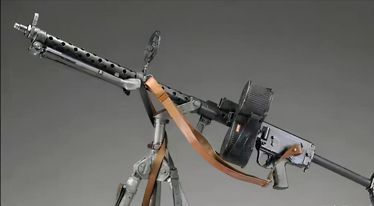 The strongest "MG13" general-purpose machine gun of the same period ...