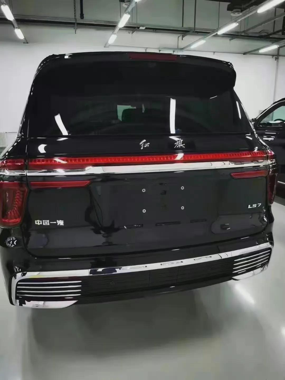 The "domestic pilot" Hongqi LS7 is here, with a length of over 5.5 meters and a 4.0T v8 engine ...