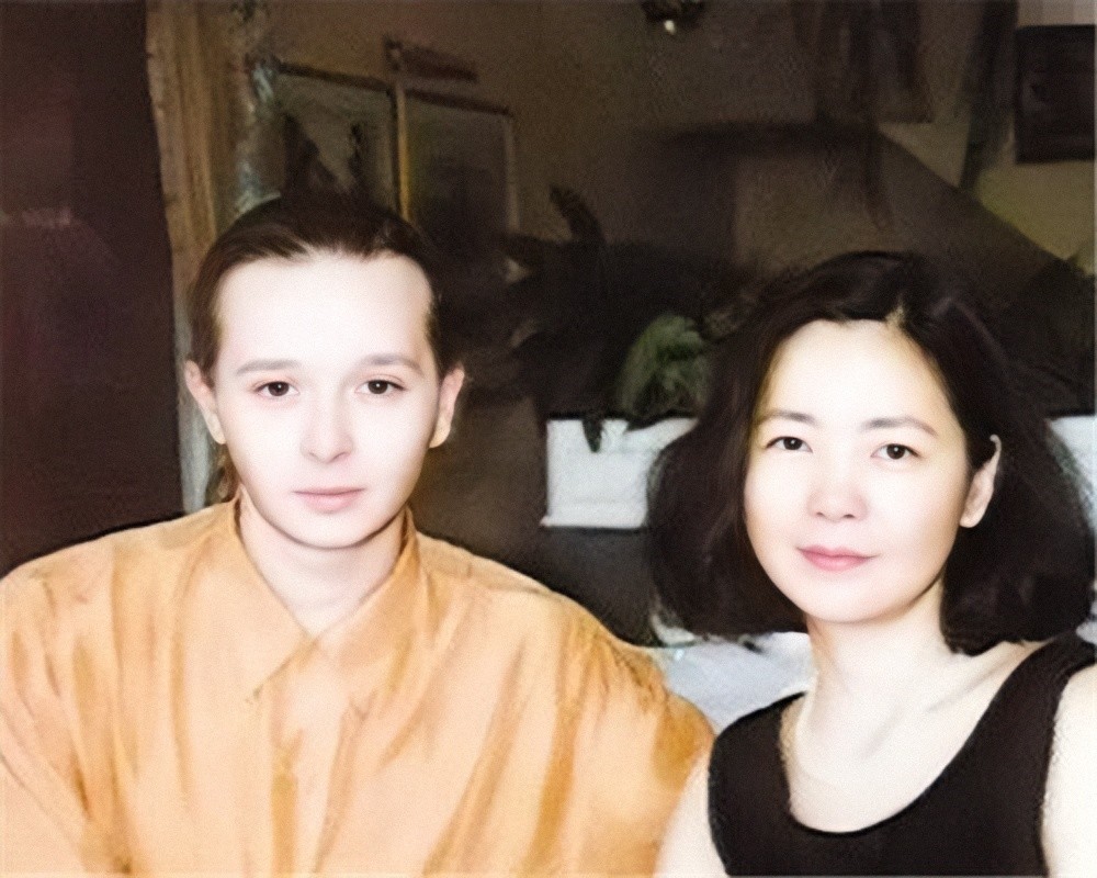 In 1995, Teresa Teng died bizarrely in Thailand with no relatives ...