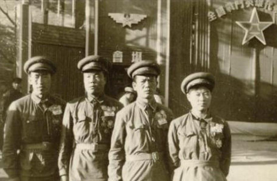 Principal hero Guo Junqing has never taken off his clothes to sleep for ...