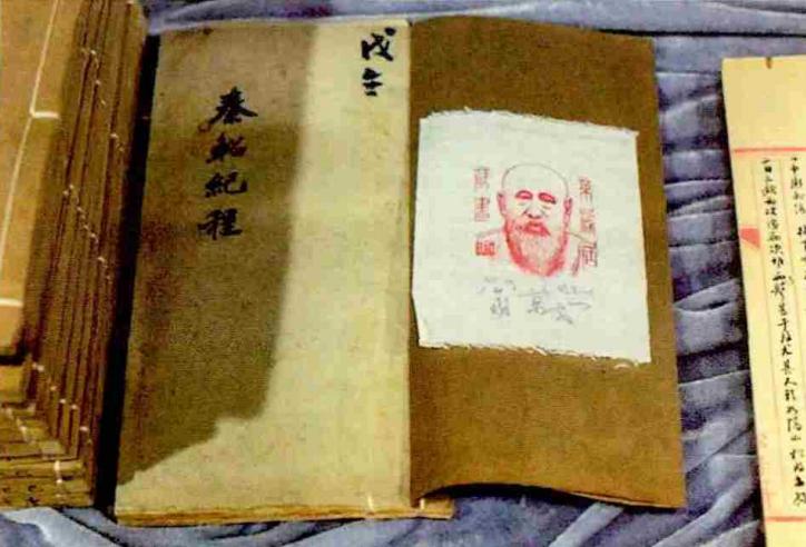 Weng Wange, a descendant of the Manchu Qing Dynasty, sent 183 cultural ...