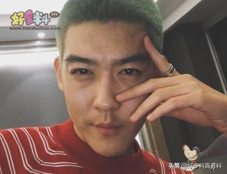 After exposing the photo of Jiang Sida's boyfriend Qin Hao, he has been ...