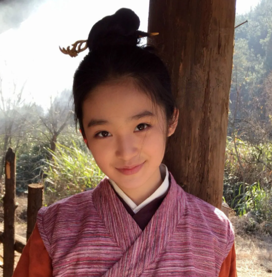 18-year-old Xiao Lin Qingxia's recent photo exposure!Mature dress is ...