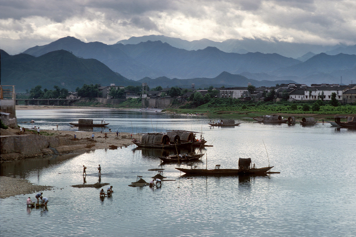 In the color photos taken by Americans 40 years ago, the most authentic ...