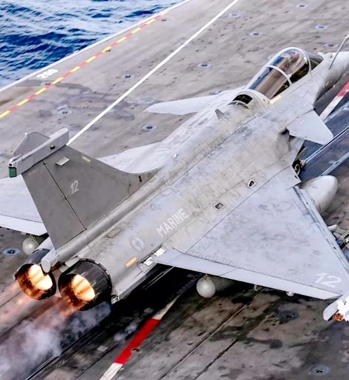 In order to board the aircraft carrier, the Gust M88 was forced out to ...