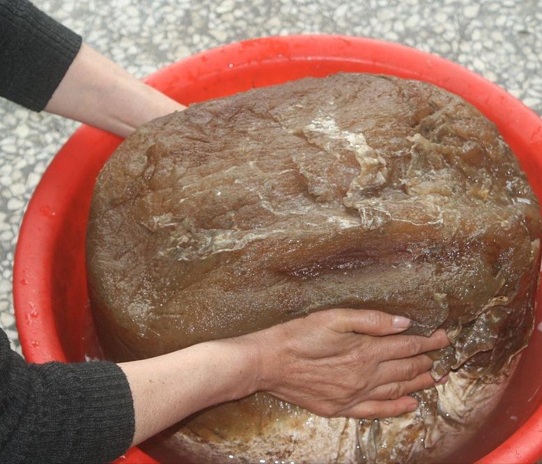 According to legend, what is the "thing" after eating the immortal Tai ...