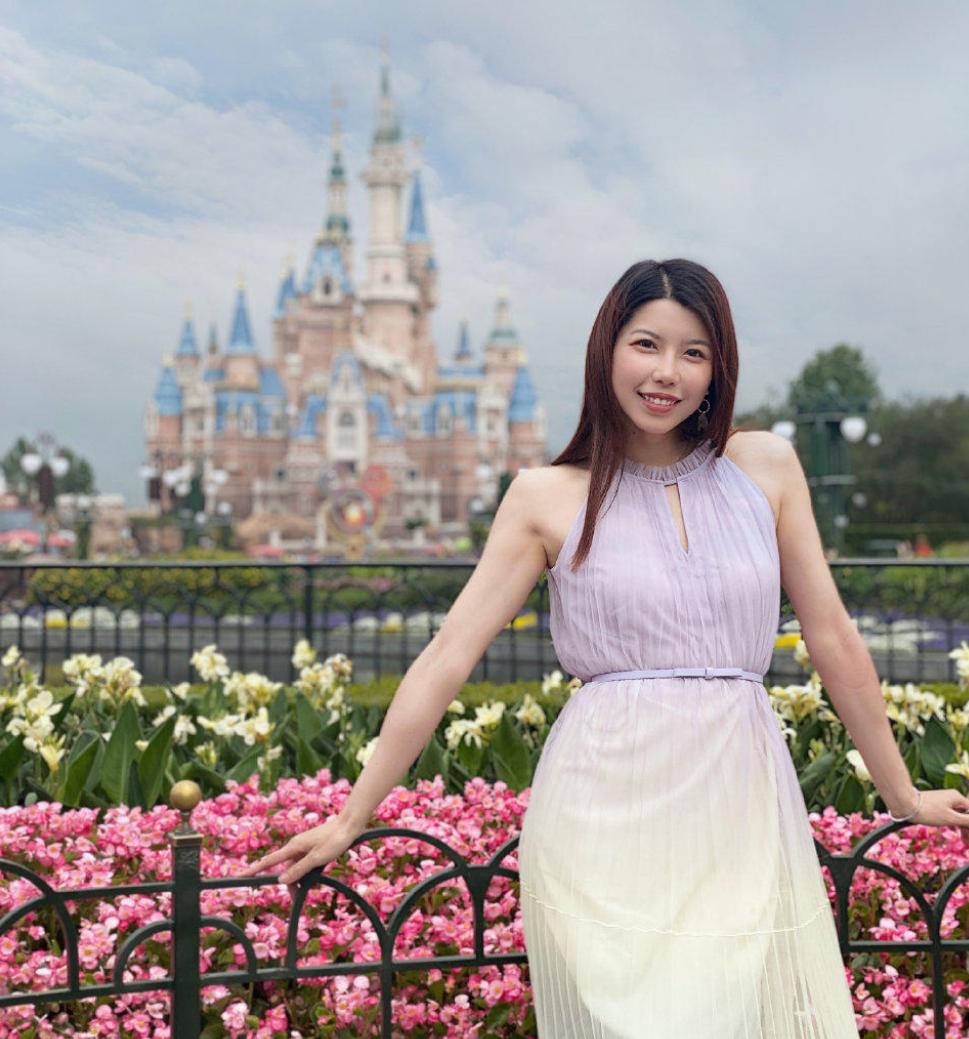 Dominate the screen!At night, the "Goddess of Luoshui" He Haohao became ...