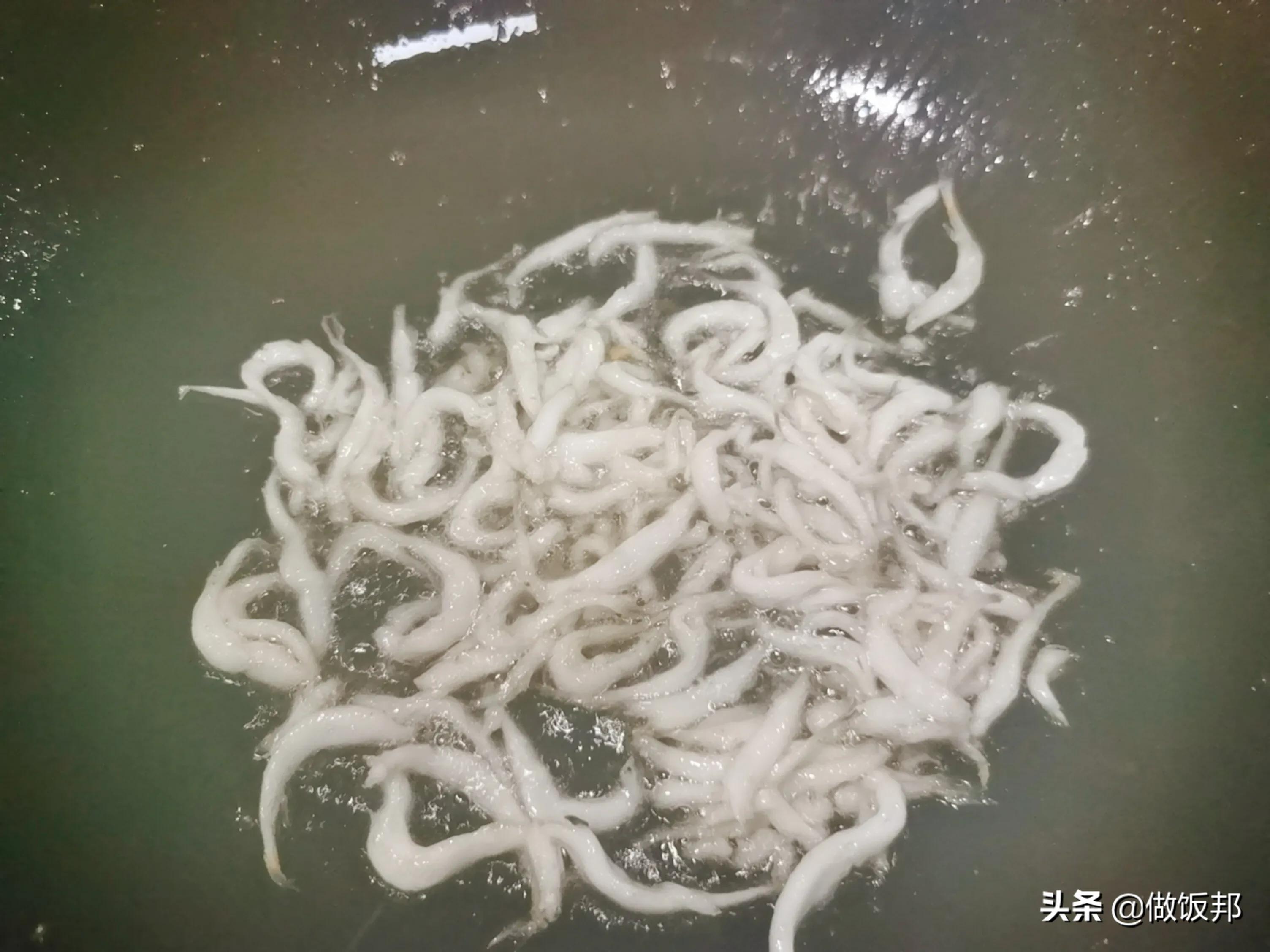 I discovered that the whitebait recipe is so simple, 2 dishes in 10 ...