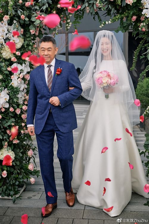 Zhu Zhu is in the wedding scene, the husband is handsome, my father is ...