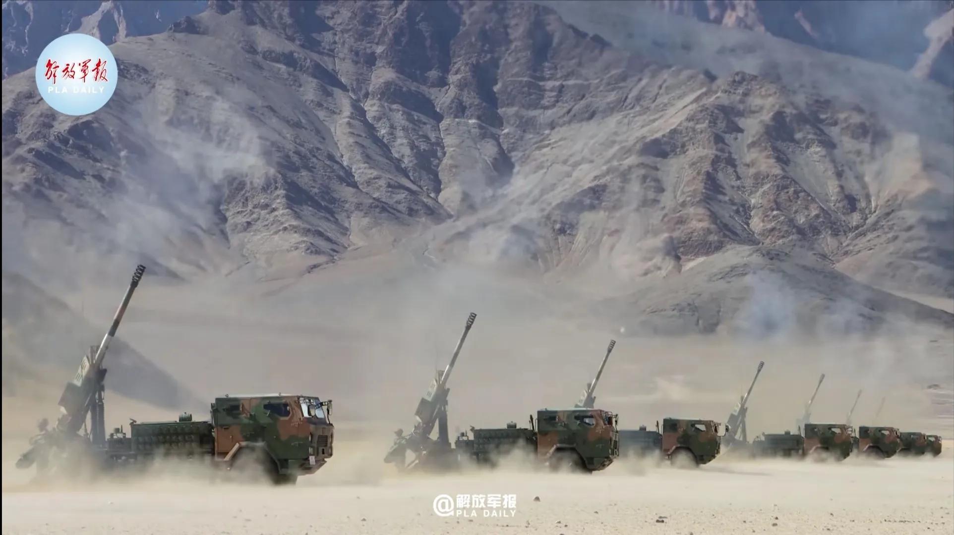 The PCL161 truck artillery of the Xinjiang Military Region "strikes ...