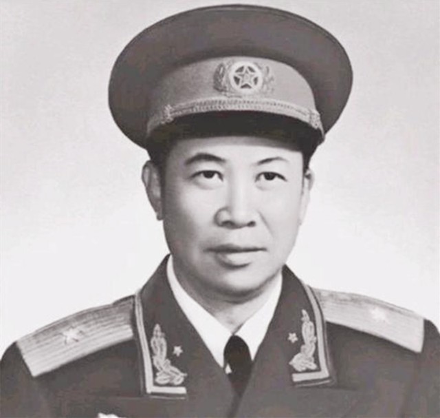 "Major General" or "Commander", who is at a higher level? - iNEWS