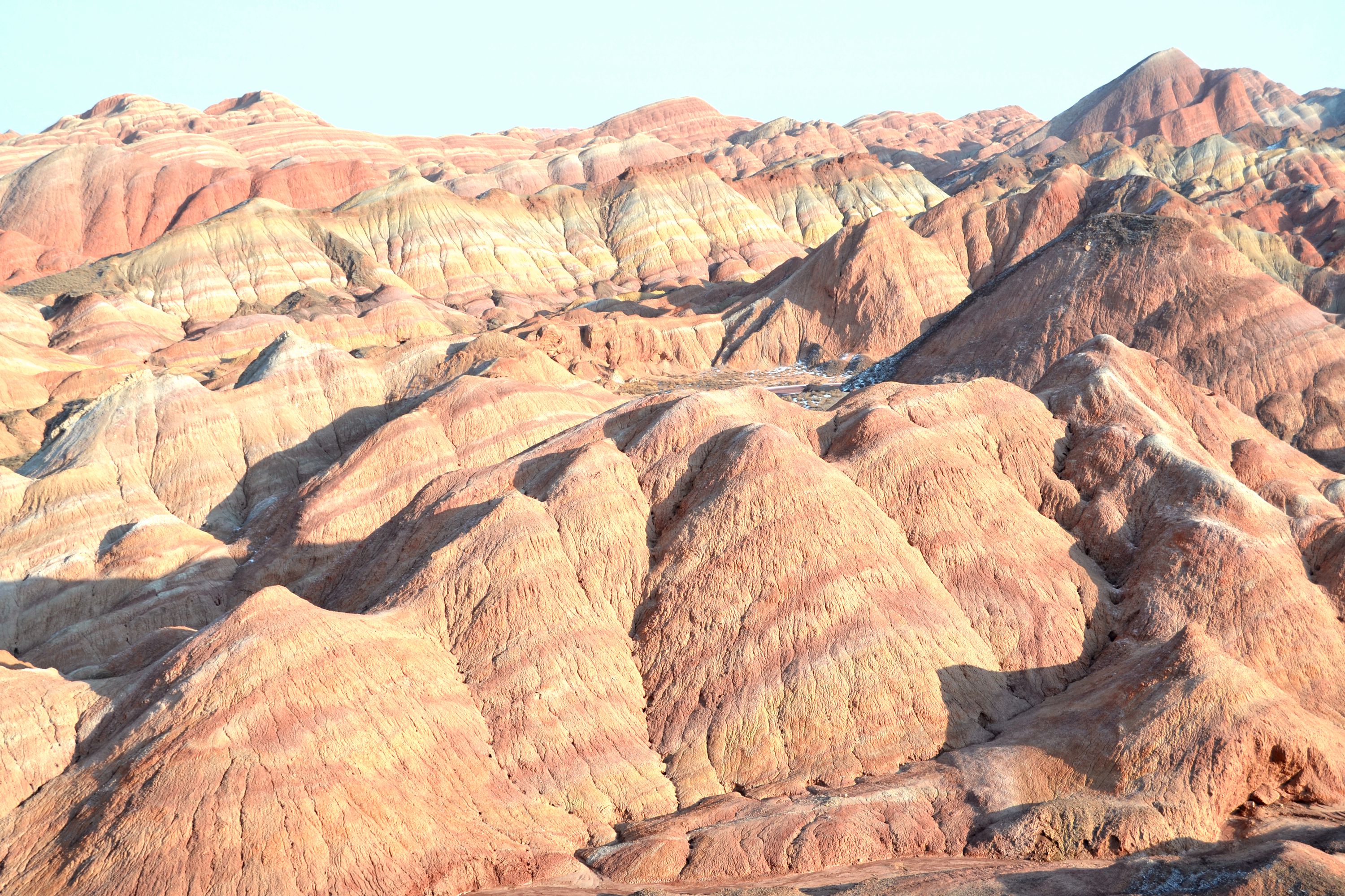 Yugu and Zhangye Danxia landform with only over 10,000 people - iNEWS