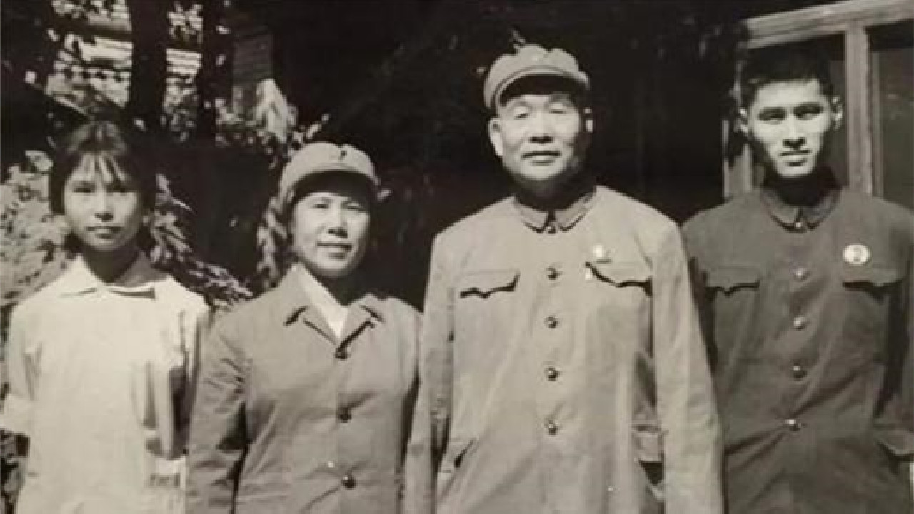 Xiao Jinguang: As the commander of the Navy for 30 years, his children are all talents, and his ...