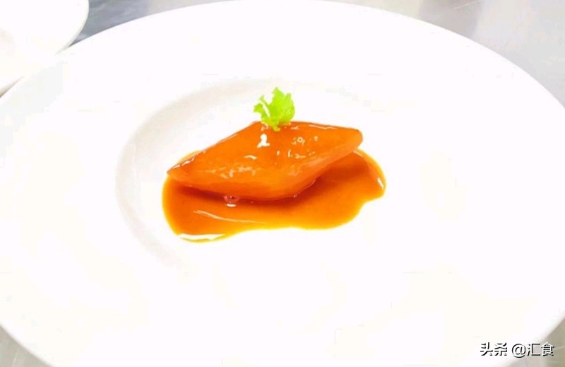 Sea urchin crab yellow spot fish crisp, honeycomb prawns, olive and ...