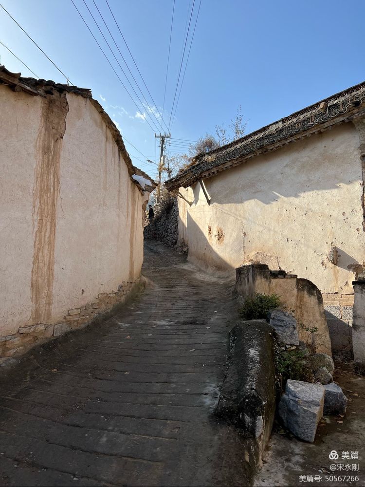 Walk into the ancient village-go to Shuangshequan Village to see the ...