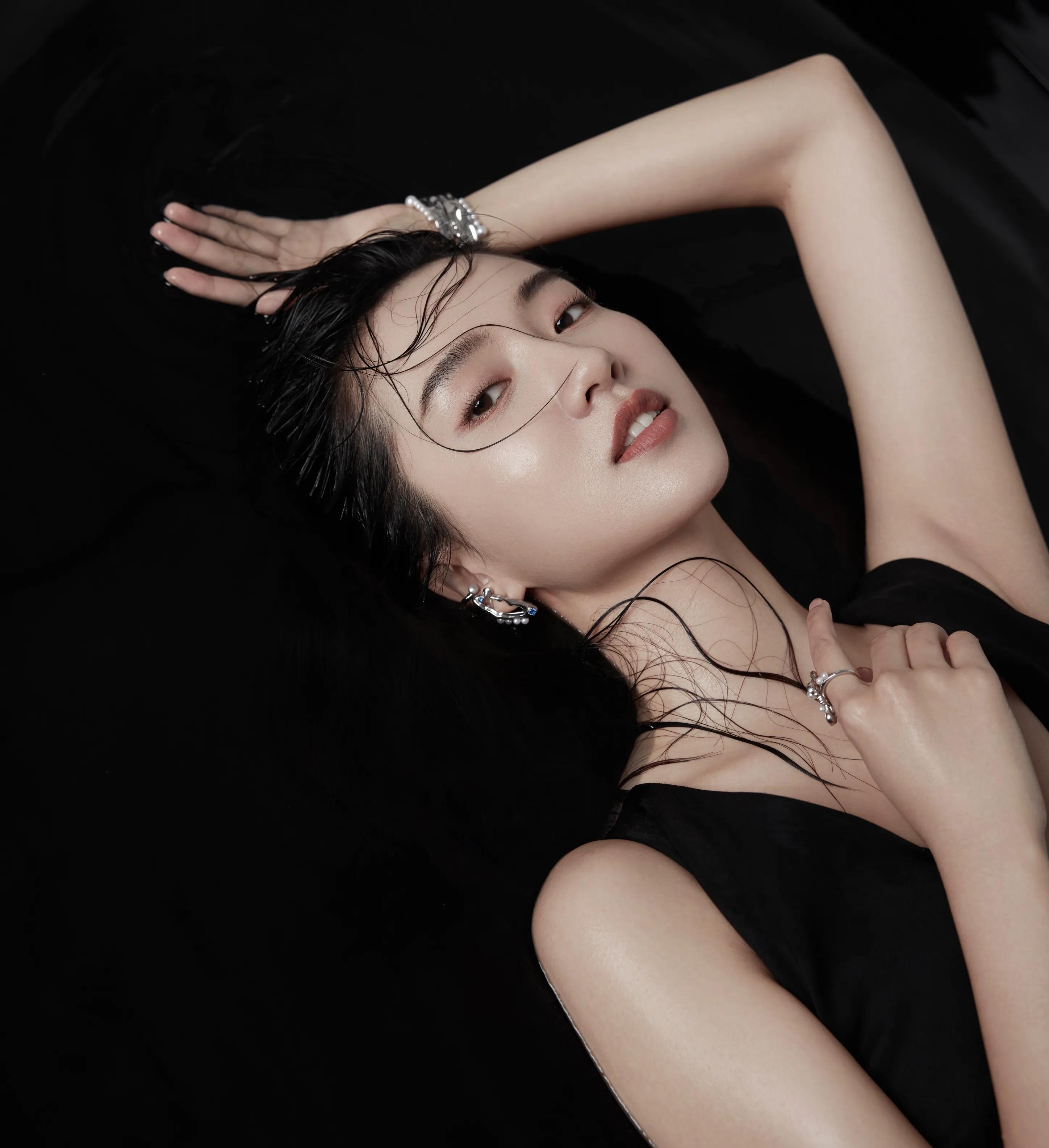 Interpreting a Thousand Faces of Life Xu Lingyue - iNEWS