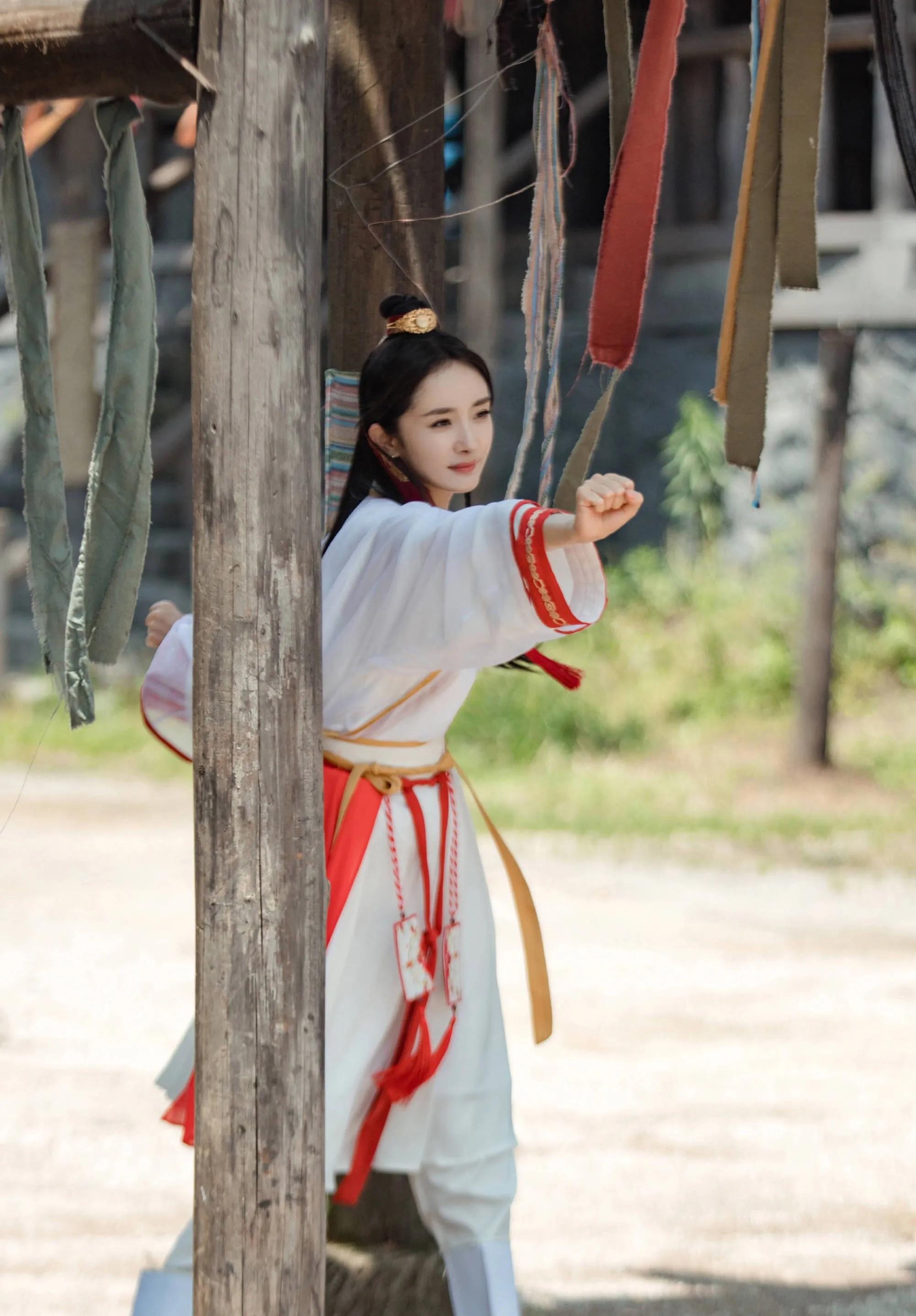 Yang Mi's new drama posters flow out, accidentally hitting Liu Yifei ...
