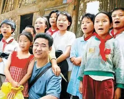 Cong Fei: For 11 years of good deeds, he donated 183 out-of-school ...