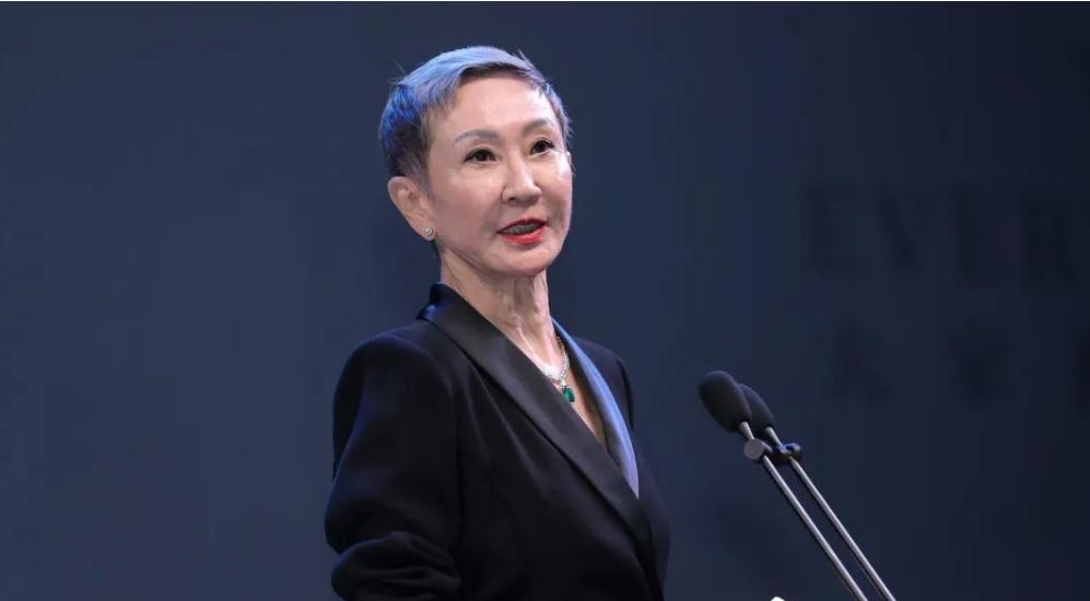 Divorced at the age of 63, with a net worth of hundreds of millions ...