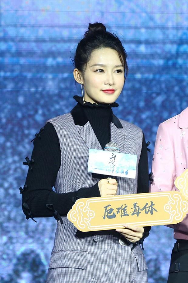 Li Qin and Wu Lei, who is 9 years younger, stand together, there is no ...