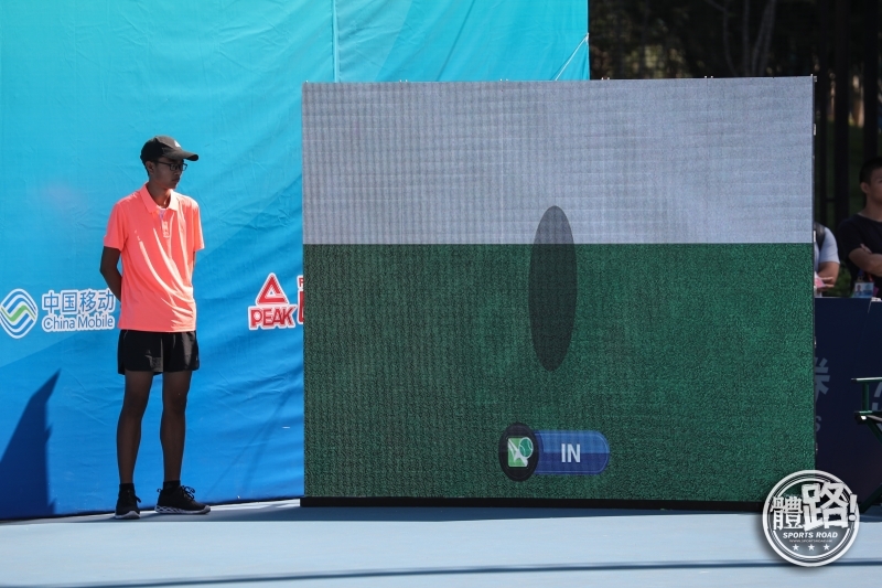 Australian Open: The human eye or the eagle eye? Talk about the ...