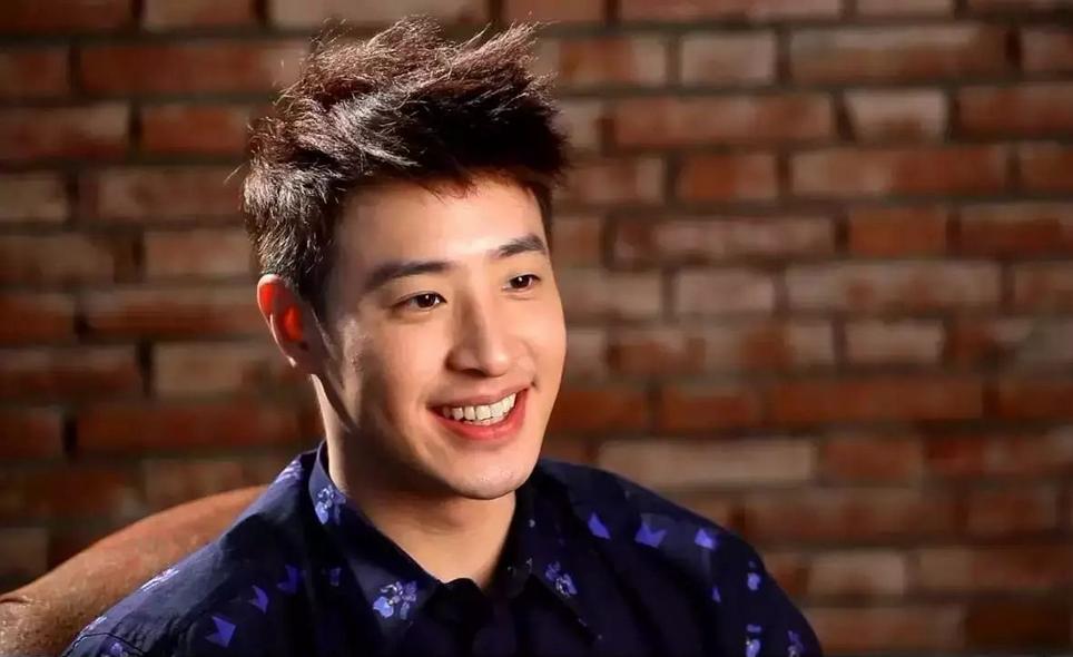 Unbearable traffic flow?Disgusting male artist playing group P dirty ...