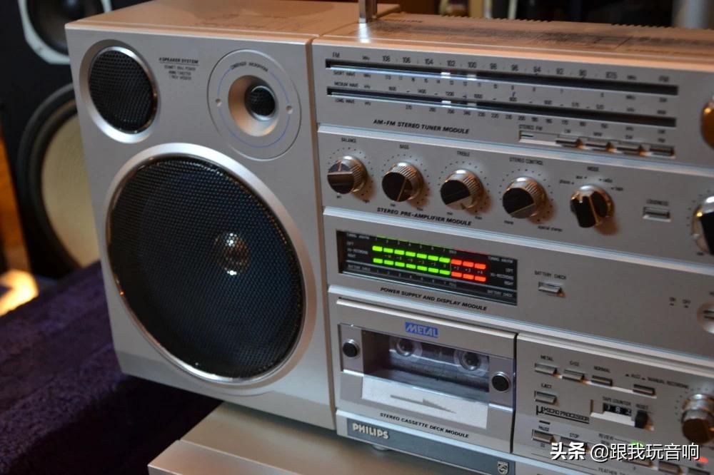 In the 1980s, Philips launched the D8614 three-piece stereo audio radio ...