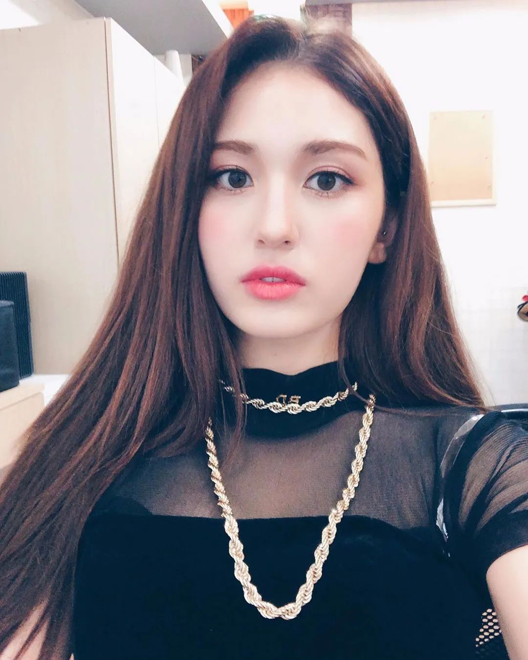 Korean mixed singer Jeon Somi, somi: It's just a Barbie in the world ...