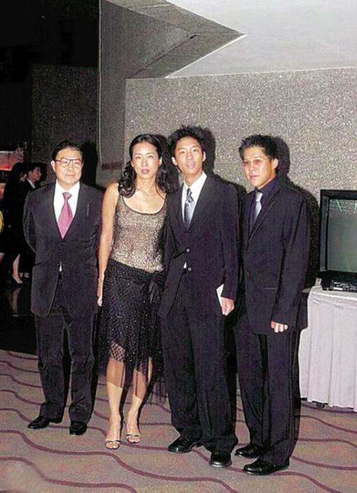 Zhu Lingling's 63-year-old birthday photo, a pure color dress with ...