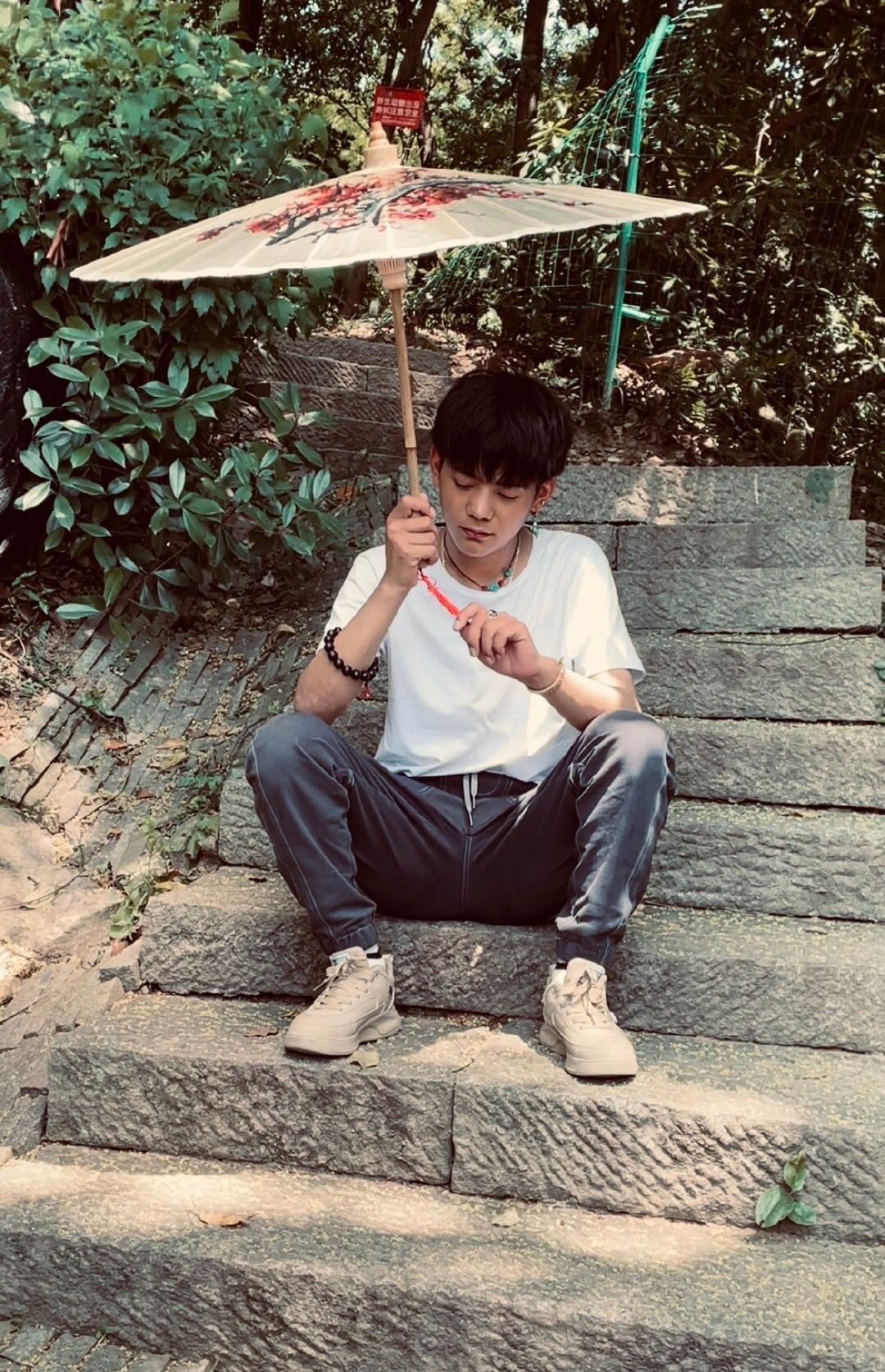 Ding Zhen debuts in the official variety show!I almost can't recognize ...