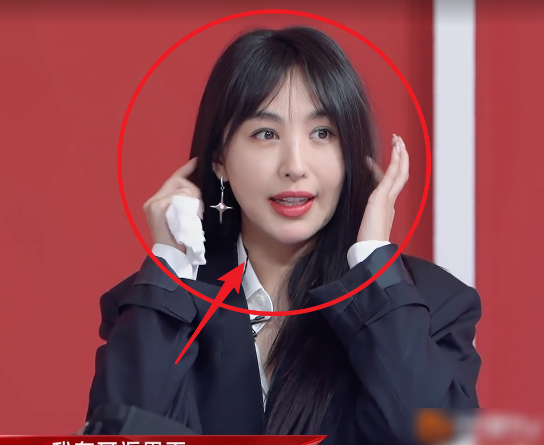 When Huang Xiaoming and Li Fei'er were sitting together, their reaction ...