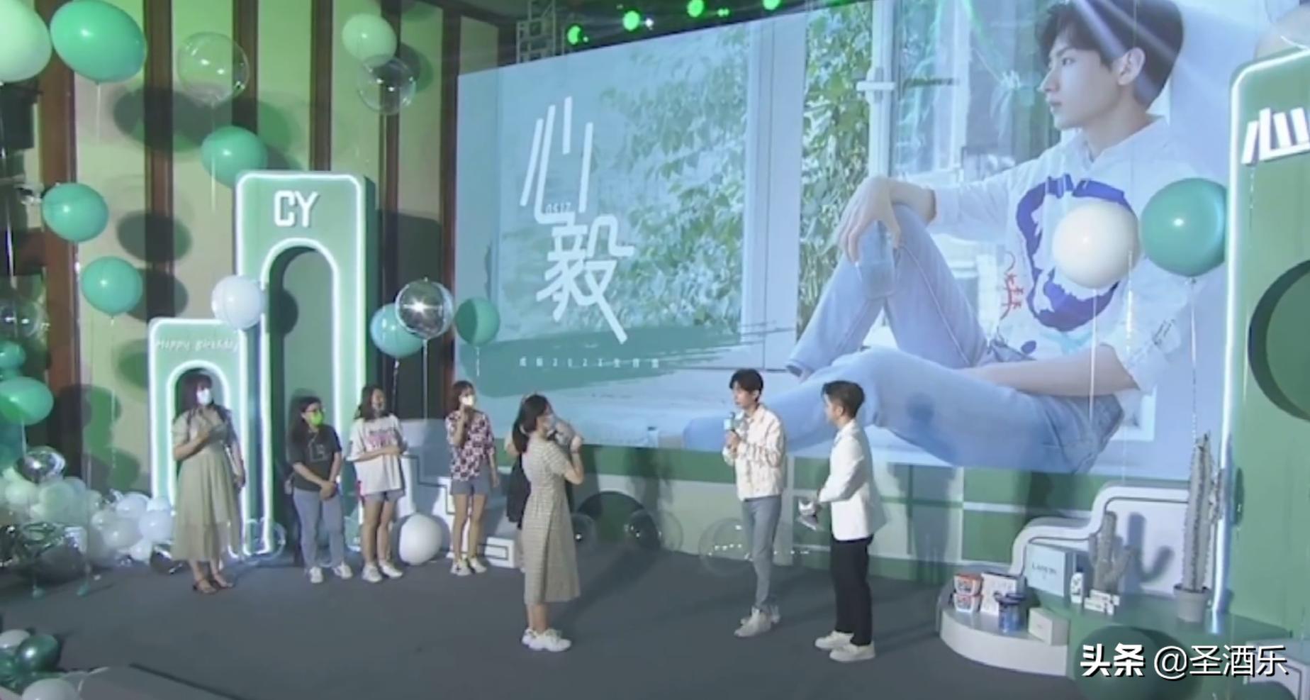 Cheng Yi's live broadcast of the live picture is much more refined ...