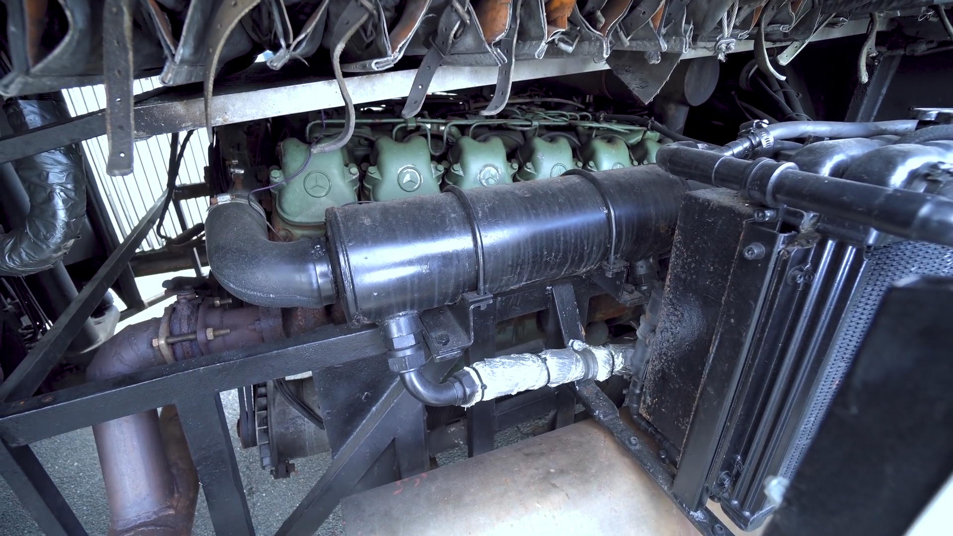 Guinness World Records!The world's longest double-decker articulated RV ...