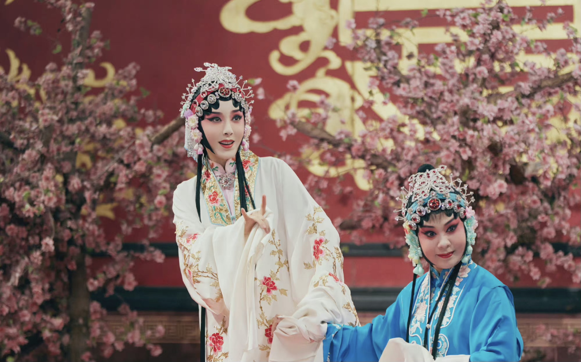 The three actresses have the most beautiful horn makeup, Song Yi is ...