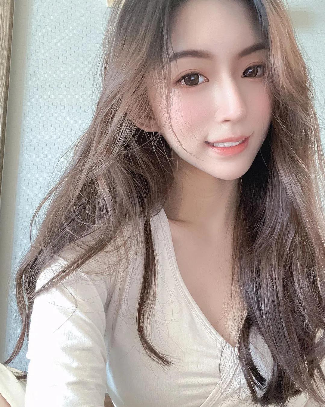 Ashley Cheung, the model, the skin is like fat, the face is like white ...