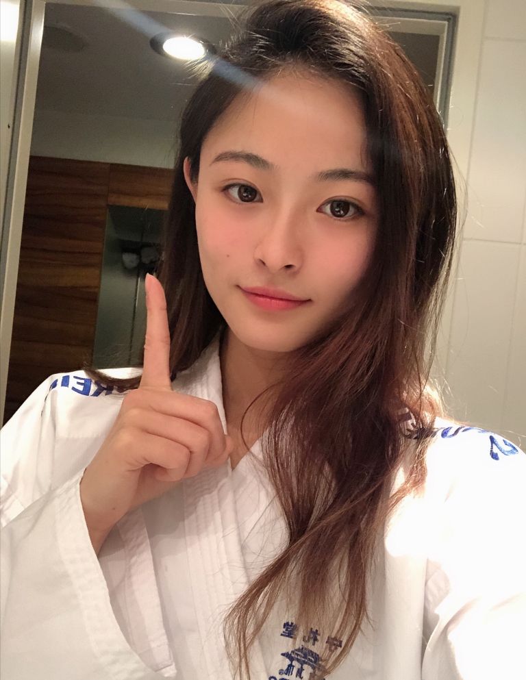 Chinese female karate athlete Gong Li, beautiful and able to play - iNEWS