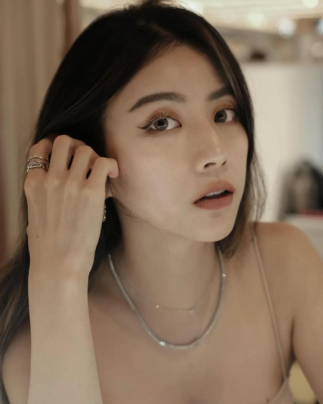 Beautiful Model MIYA - iNEWS