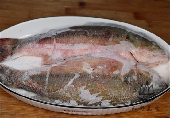 No matter what kind of fish is thawed, soaking in water is a layman. I ...