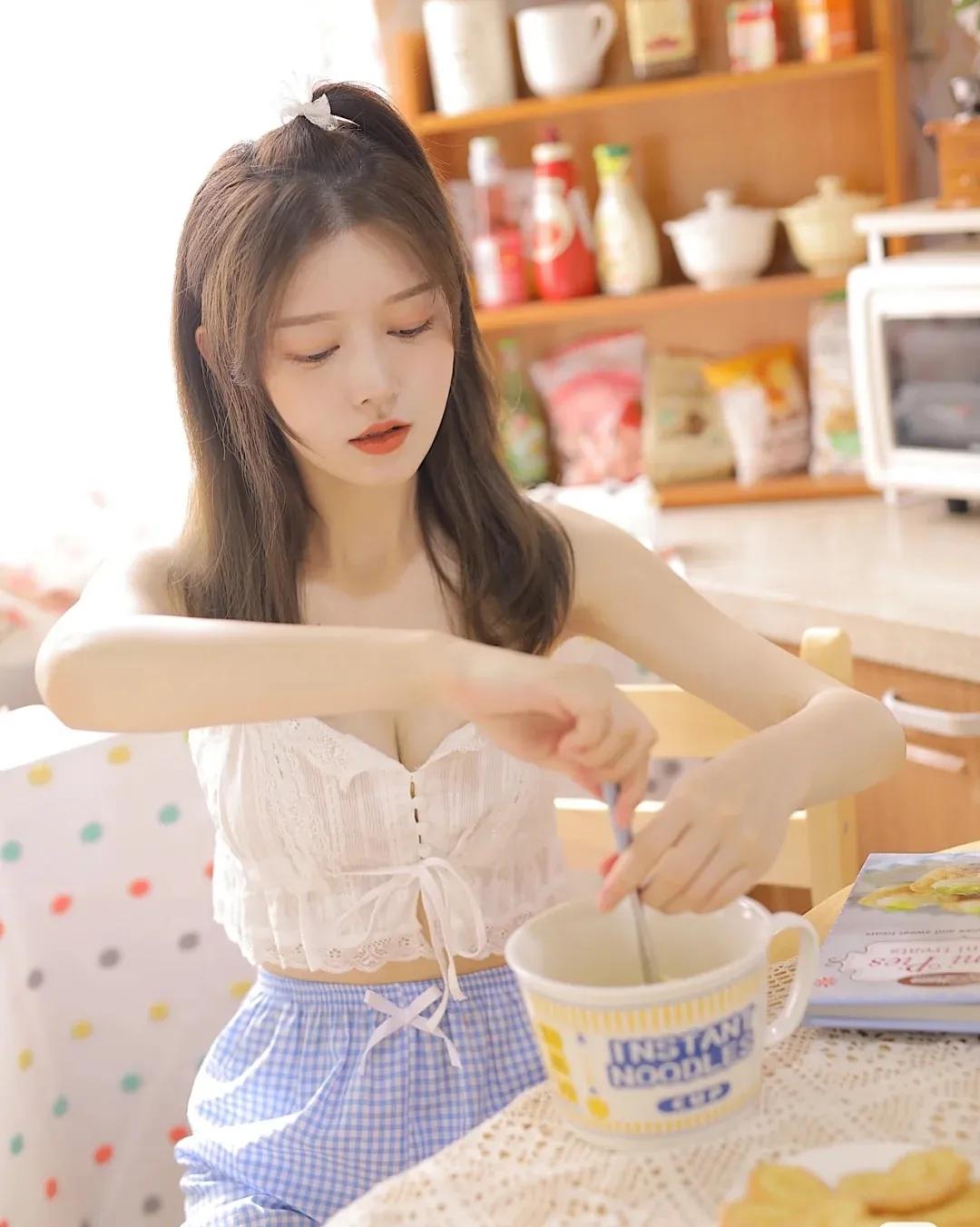 Girl next door innocent photo - iNEWS