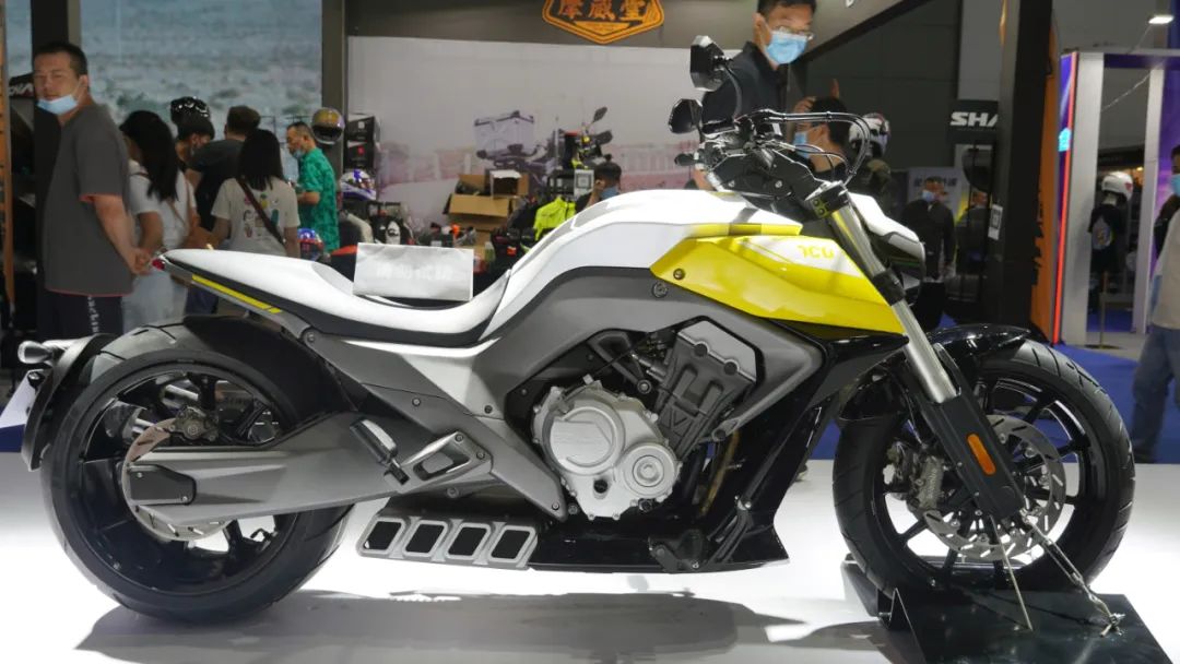 Facing the Huanglong 600, the Benda Tang knife LFS700 is simply a dragon slaying knife. - iNEWS