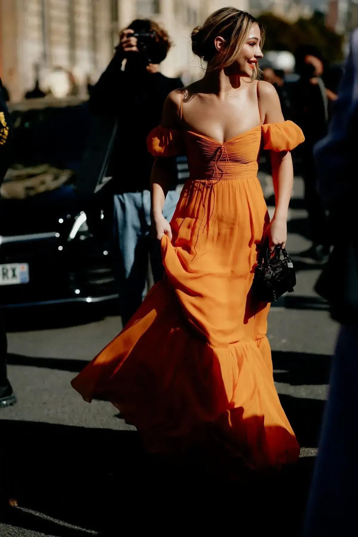 Madeleine Klein wore a yellow dress and participated in the Paris ...