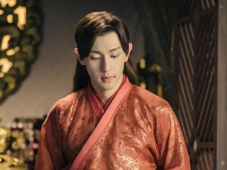 At the same age as Li Xian and Deng Lun, he once starred in "Heroes of ...