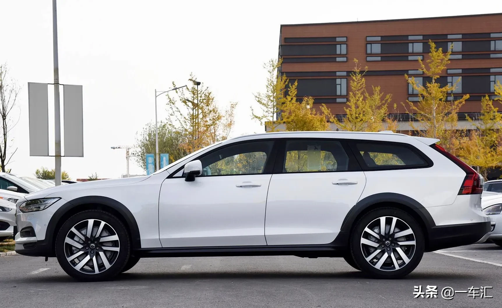 2.0T輕混+四驅，沃爾沃新款V90CC，算不算是小眾好車 - 頭條匯
