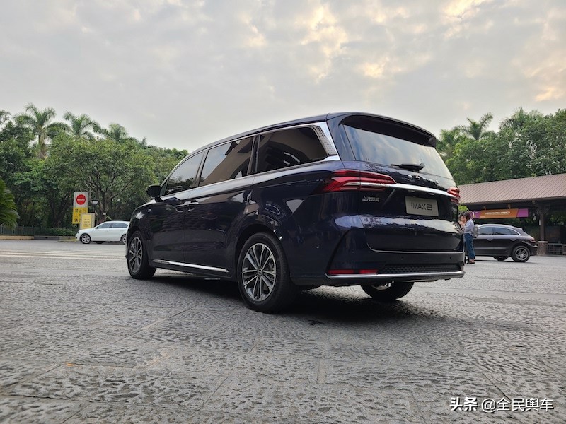 The noble choice of MPV, Roewe IMAX 8 is more luxurious, can sit in the second row and never ...