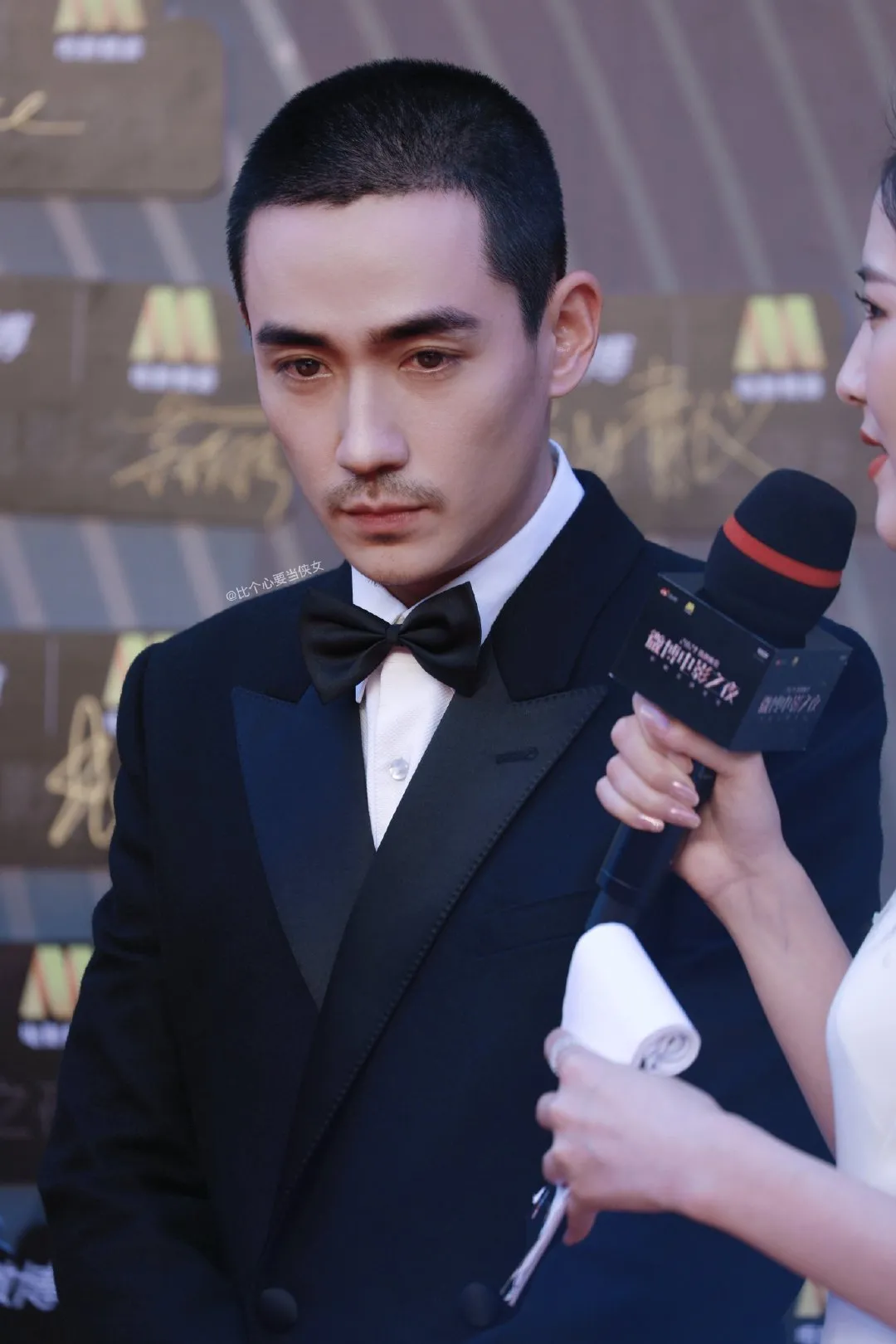 Zhu Long's red carpet modeling is too rebellious, and his short beard ...