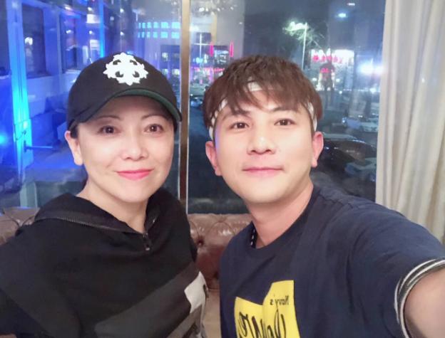 The figure of the male star is also "rolled up"?The host, Da Zuo ...