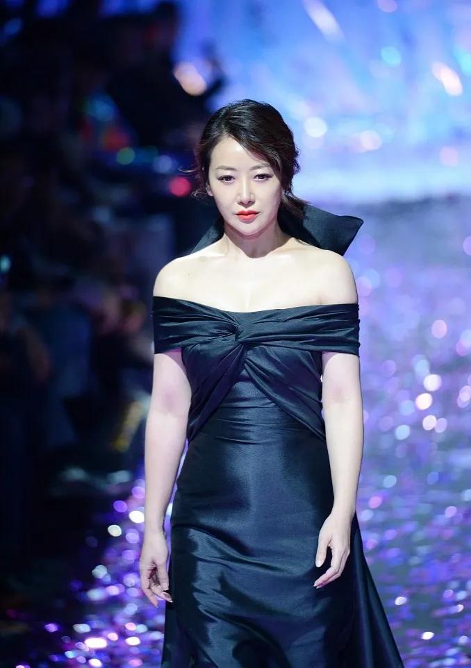 Charming pictures of Chen Zihan - iNEWS