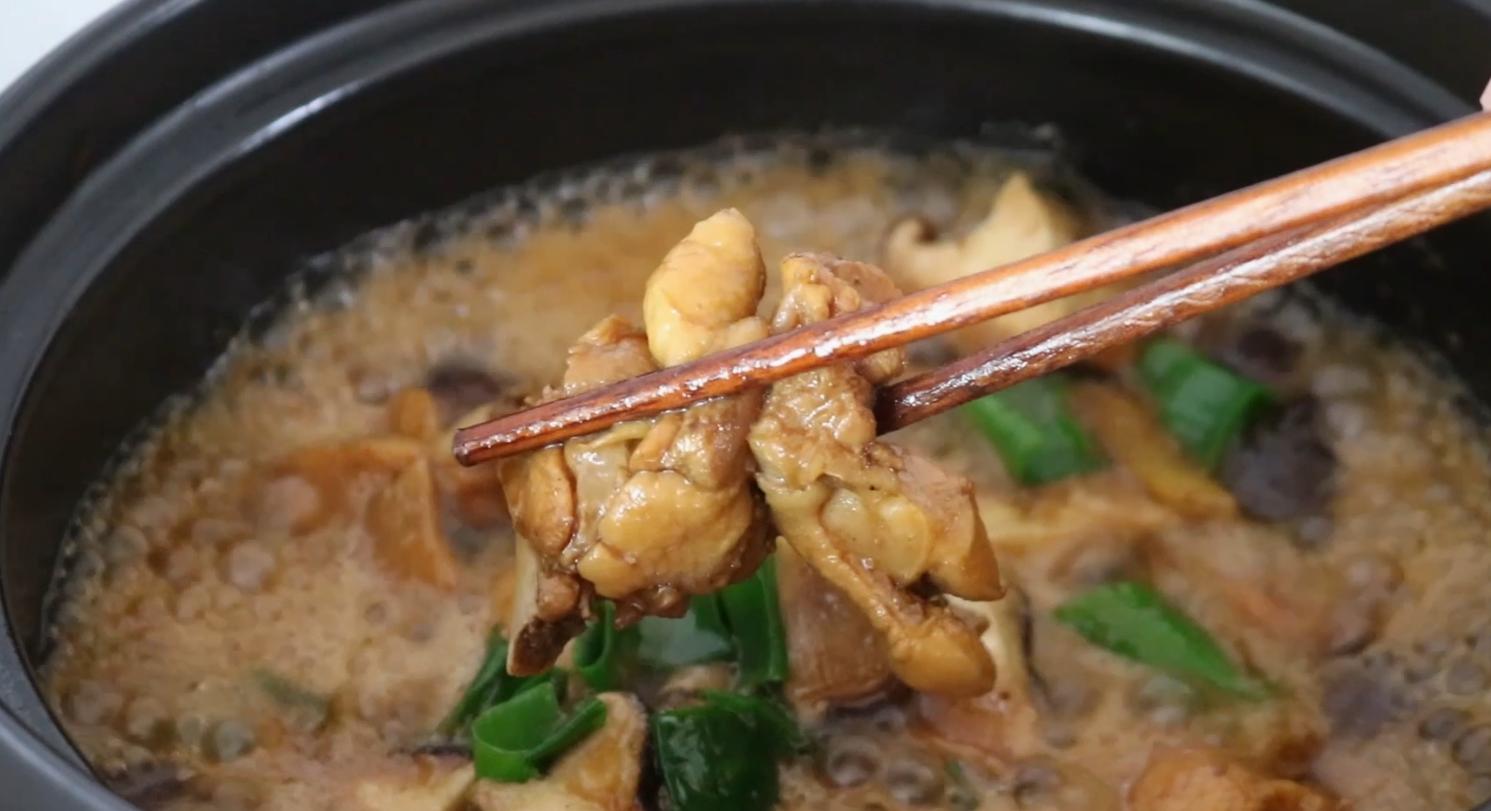 When stewing chicken, it is best not to blanch it directly. It depends ...