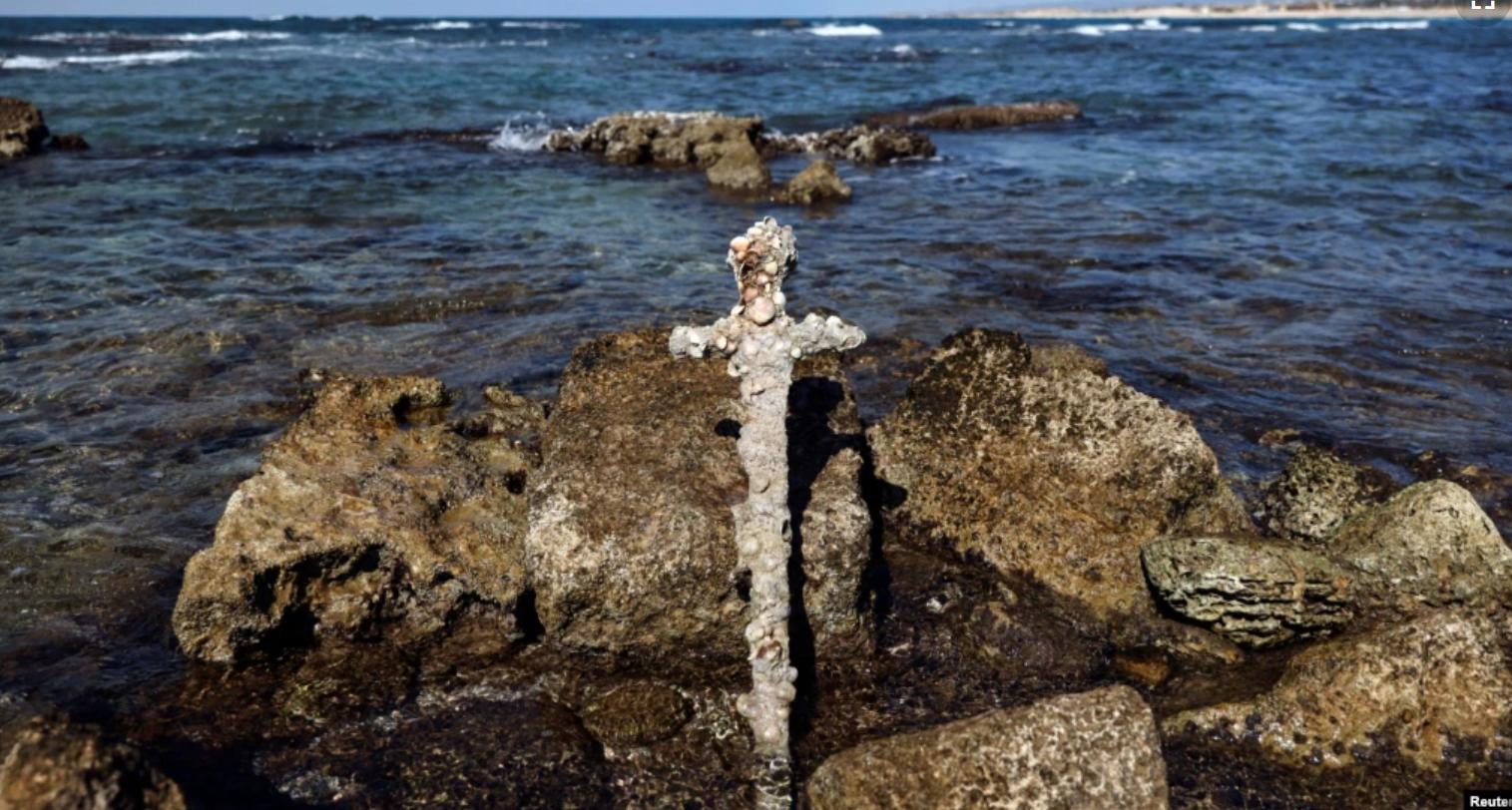 Israeli divers discovered 900-year-old crusader sword in the ...