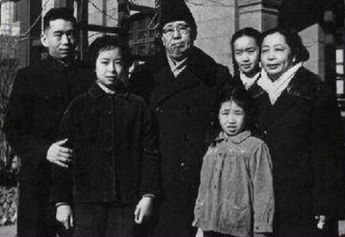 Lin Yueqin mistakenly thought that her husband had sacrificed, so she ...